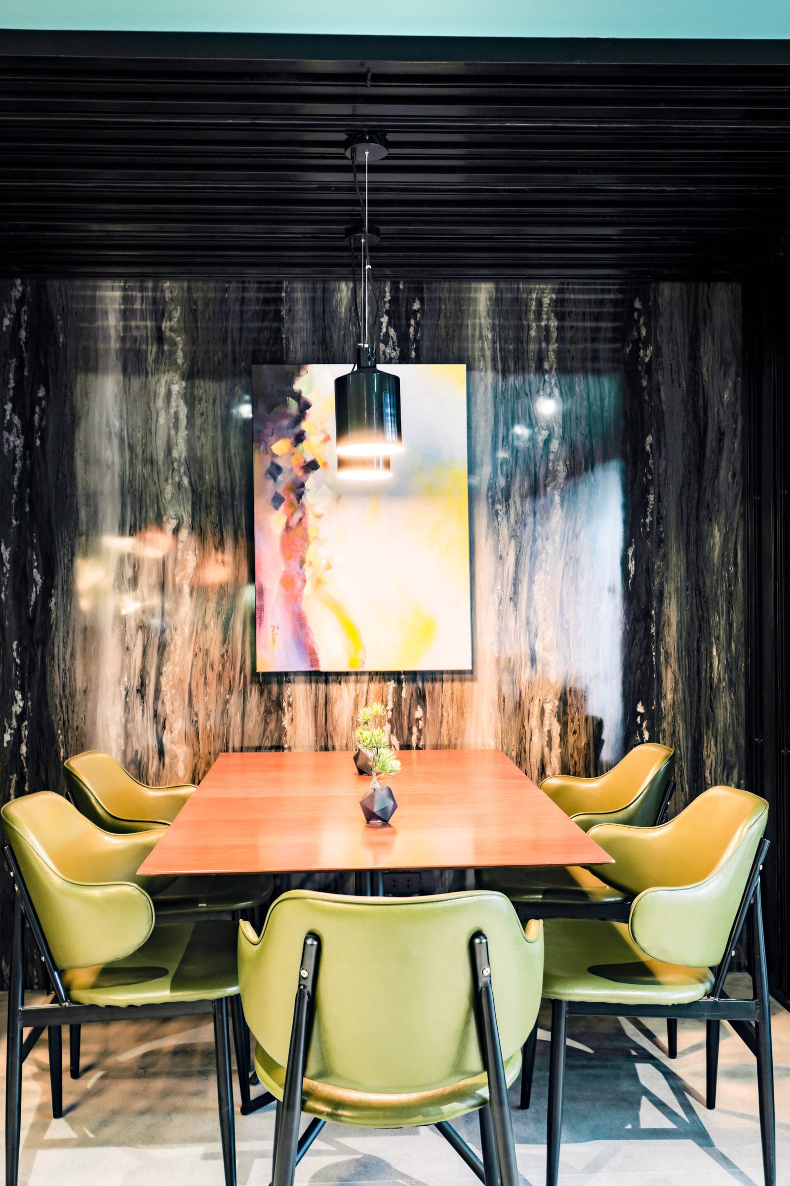 The Kitchen Table - Avior Hotel